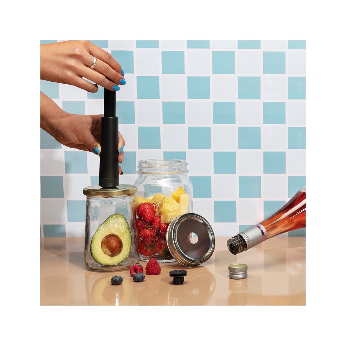 Vakuumförslutare mat och vin giftbox Airtender svart - Electrolux Home